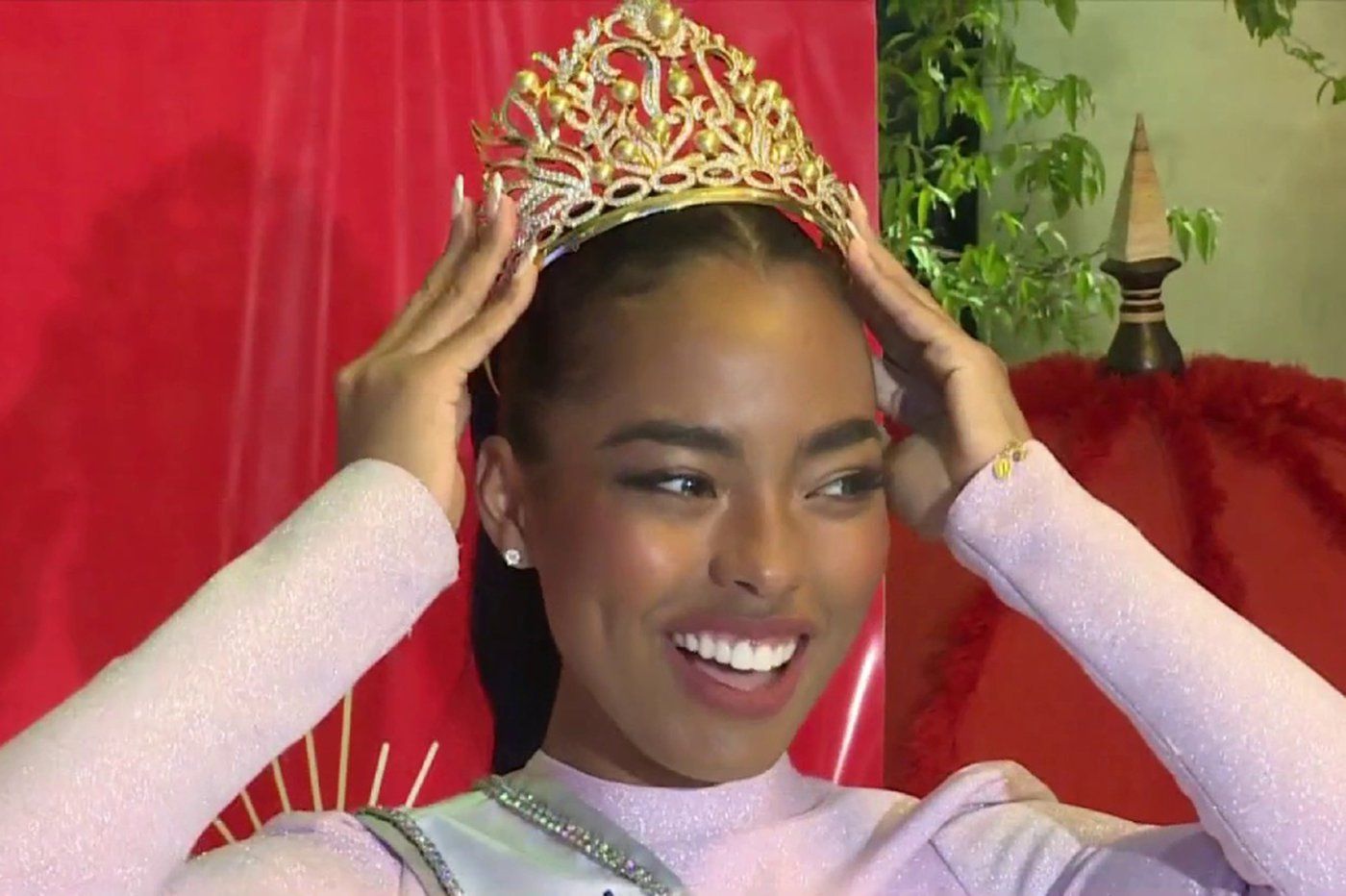 Official head shot ni Chelsea Manalo para sa Miss Universe, inilabas na ...