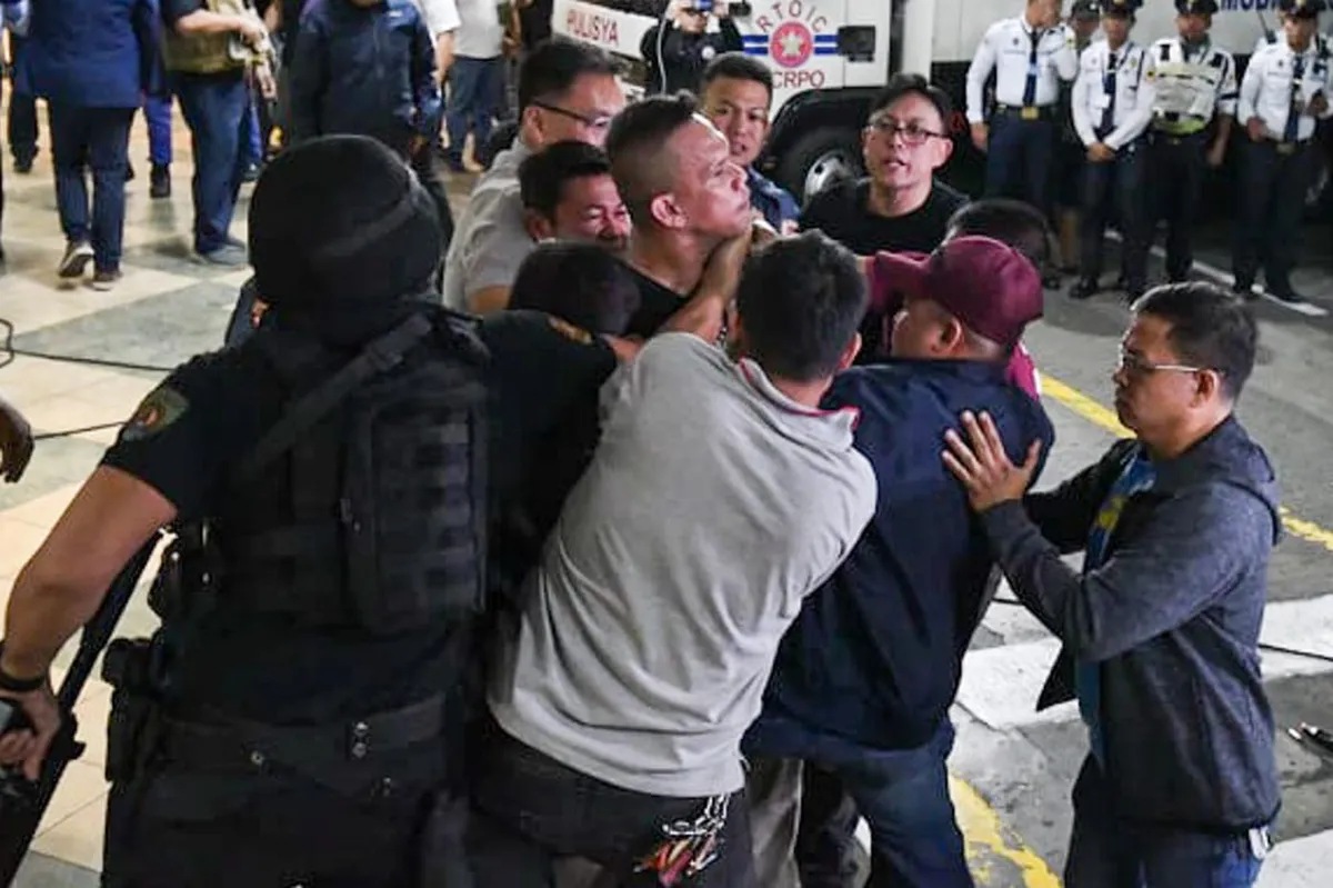 WATCH: Authorities pin down Greenhills hostage-taker | ABS-CBN News