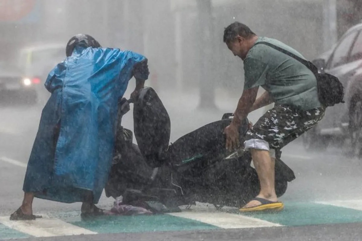 Typhoon Leon makes landfall in Taiwan | ABS-CBN News