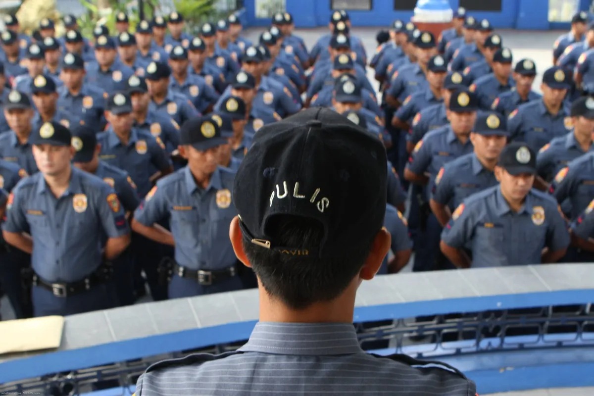 Halos 32,000 pulis naka-deploy sa buong bansa ngayong Undas 2024 | ABS ... Halos 32,000 pulis naka-deploy sa buong bansa ngayong Undas 2024 | ABS ...