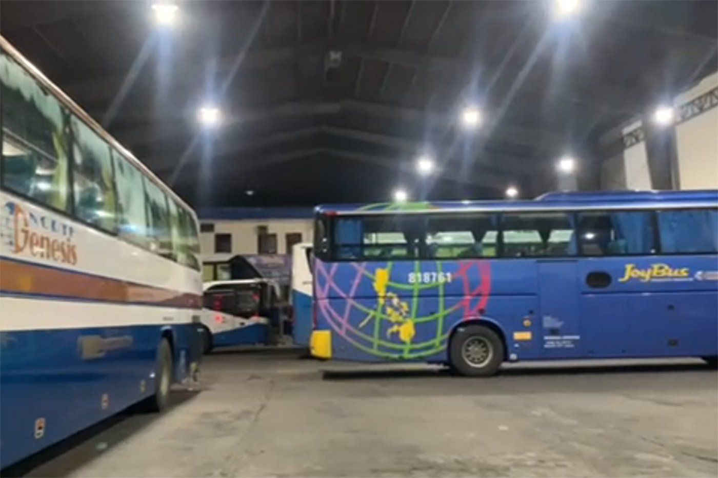Travelers flock to bus terminals in Quezon City ahead of Undas | ABS ...