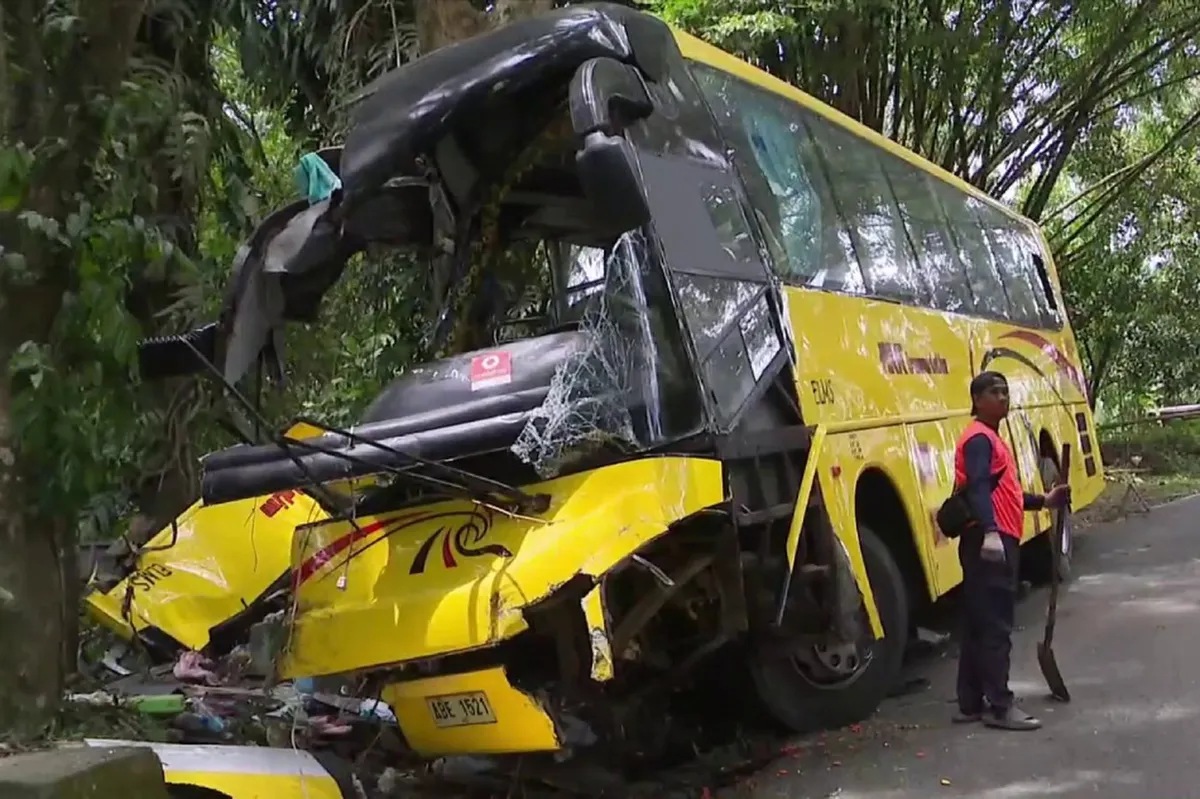 Bus na bumangga sa kotse sa Majayjay, Laguna 'overloaded' ayon sa isa ...