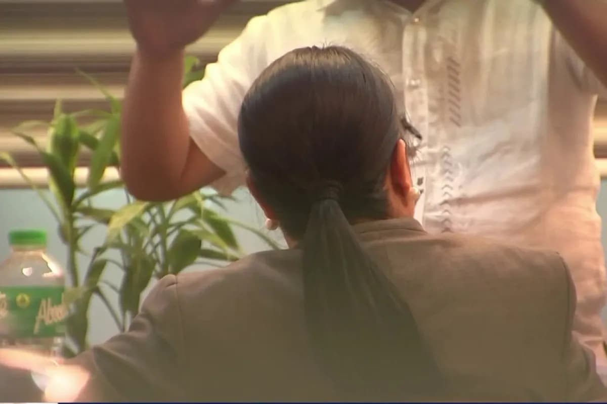 Babaeng sangkot sa textbook scam na nagpanggap na patay, arestado | ABS ... Babaeng sangkot sa textbook scam na nagpanggap na patay, arestado | ABS ...