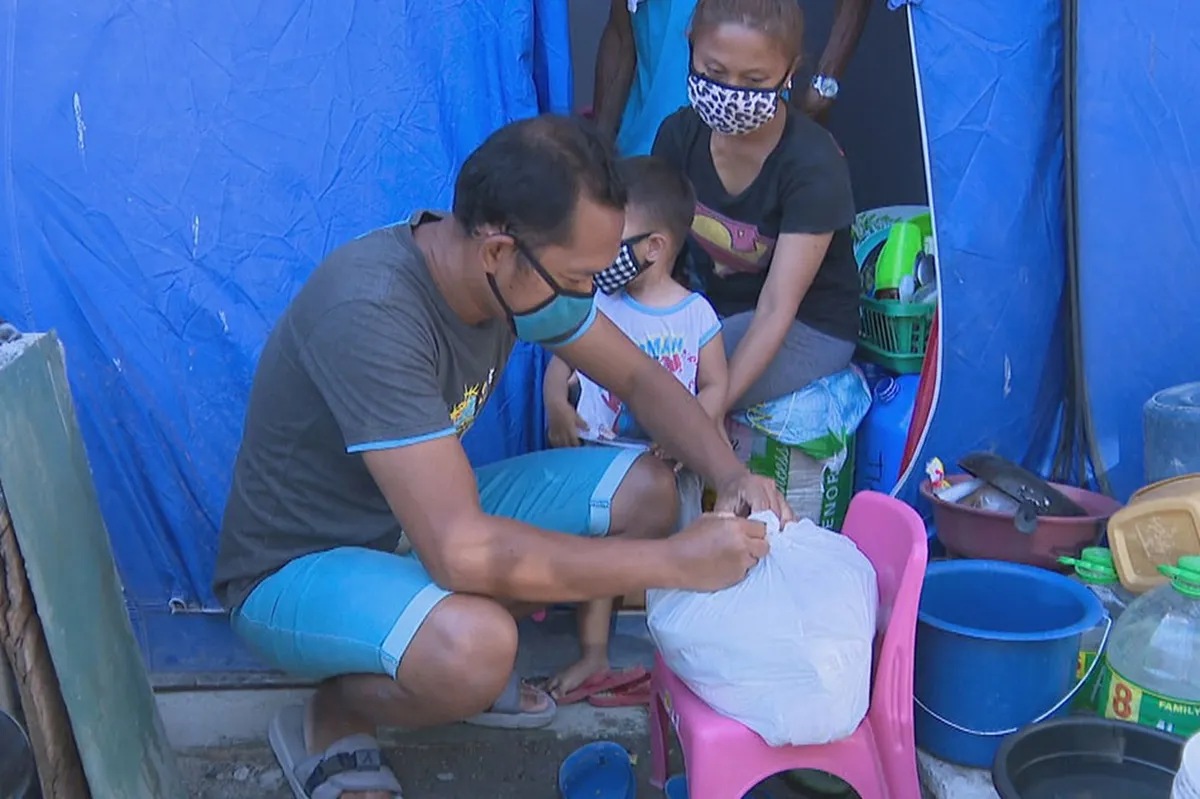 'Pantawid ng Pag-ibig': Mga nasunugan sa Parañaque inabutan ng tulong ...