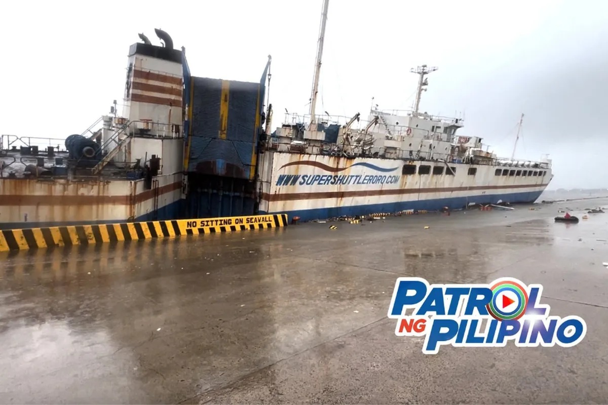 Daan-daang pasahero stranded sa Batangas Port; barko inanod ng alon | ABS-CBN News