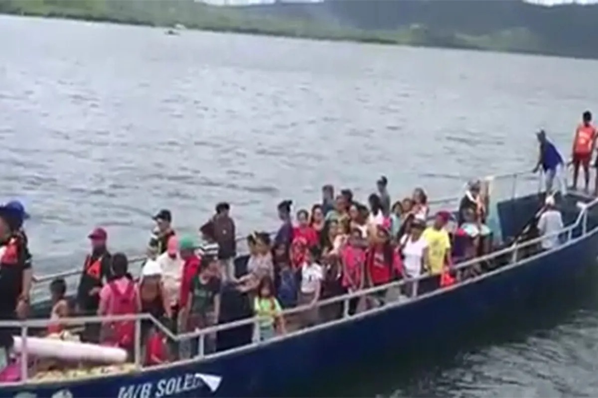 Mga residente ng CamSur pinalikas bago tumama ang bagyong Tisoy | ABS ...