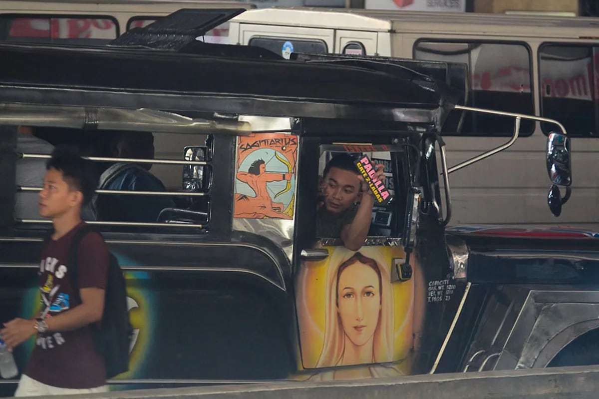 'Walang pambili': Jeepney drivers dumaing sa utos na pagsusuot ng face mask | ABS-CBN News