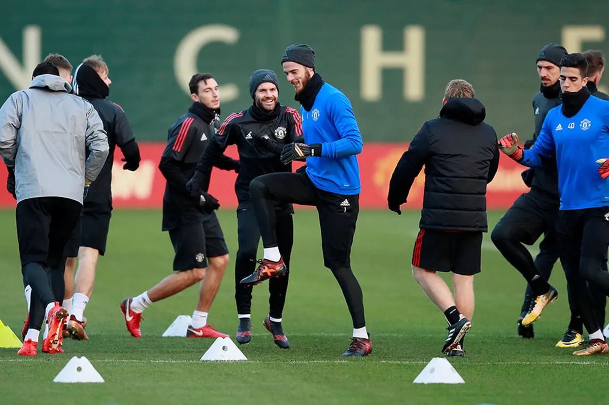 Football: 'Test all players for virus' before English season restart ...