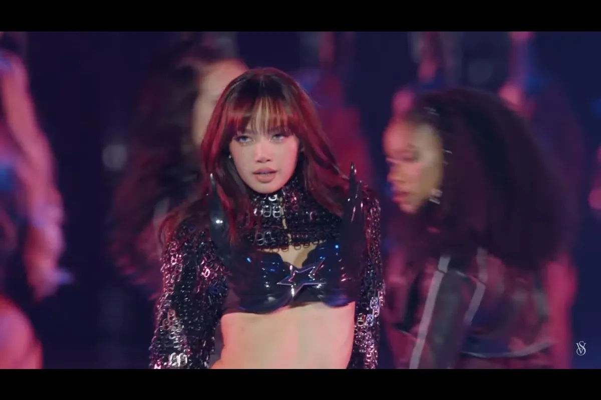 Blackpink's Lisa performs at 2024 Victoria's Secret Fashion Show | ABS ...