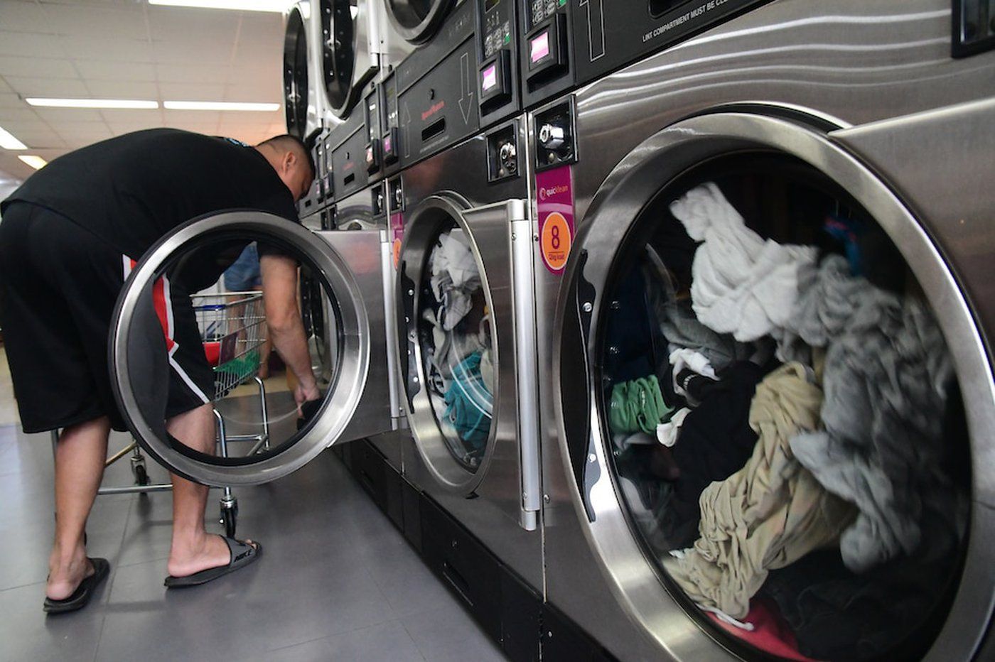 Tambak na labahin idinaing; pagbubukas ng laundry shops inihirit | ABS ...