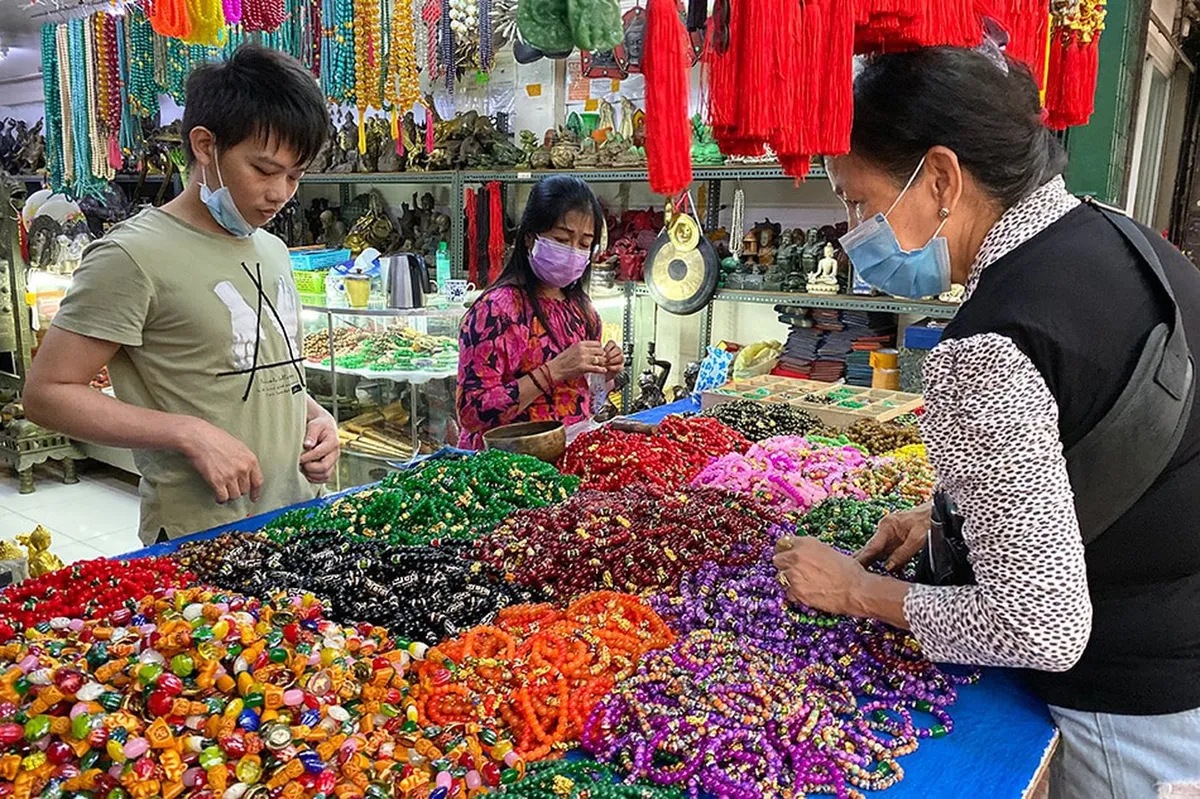 Manila Chinatown rides out coronavirus fallout with grit | ABS-CBN News