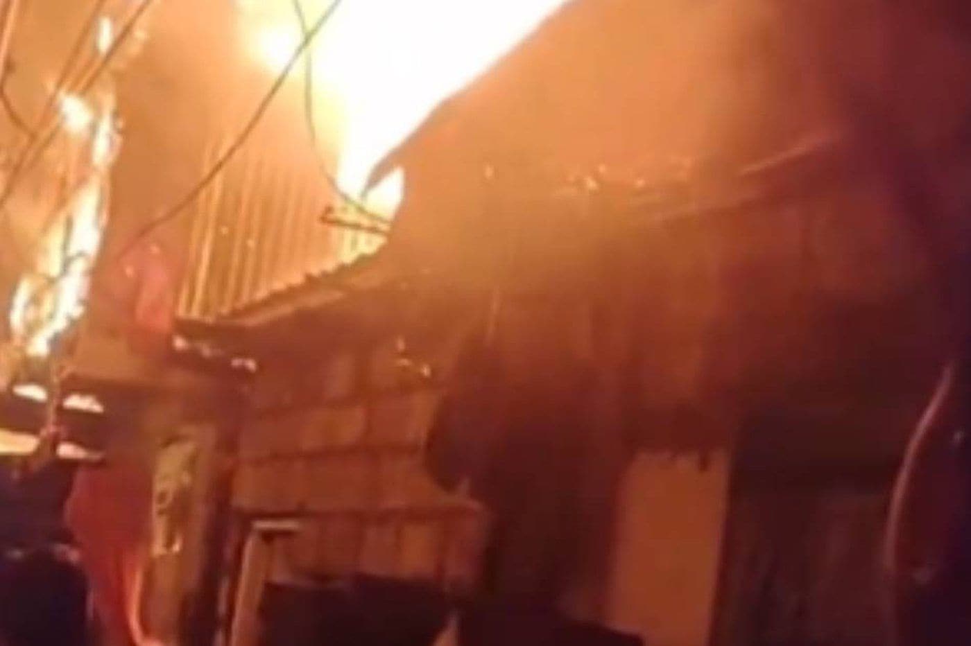 Dalawang bahay, tinupok ng apoy sa Parañaque City | ABS-CBN News