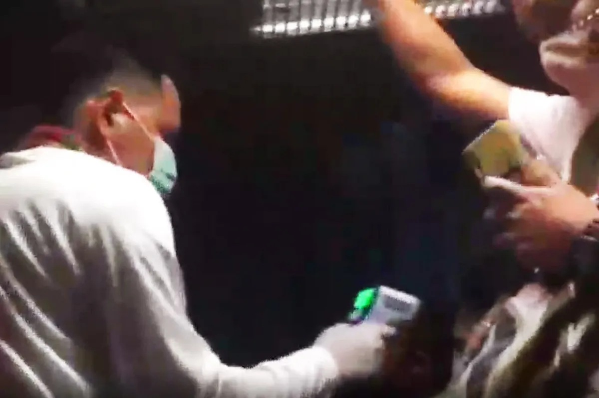 PANOORIN: Mga opisyal, nagsagawa ng temperature check sa bus sa Bataan ...