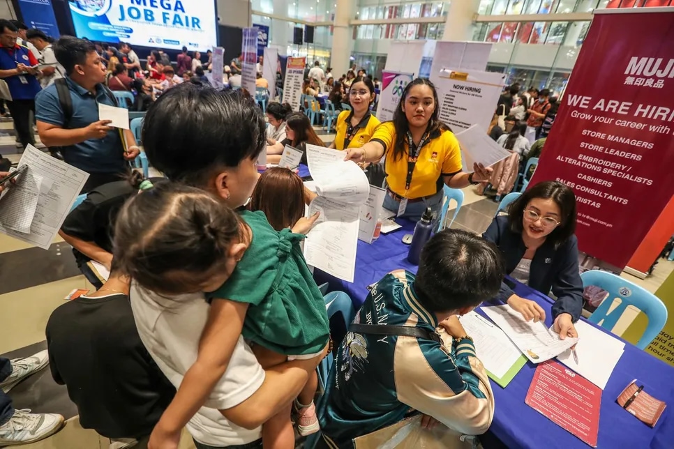 PHOTO: DOLE holds Mega Job Fair in Makati | ABS-CBN News