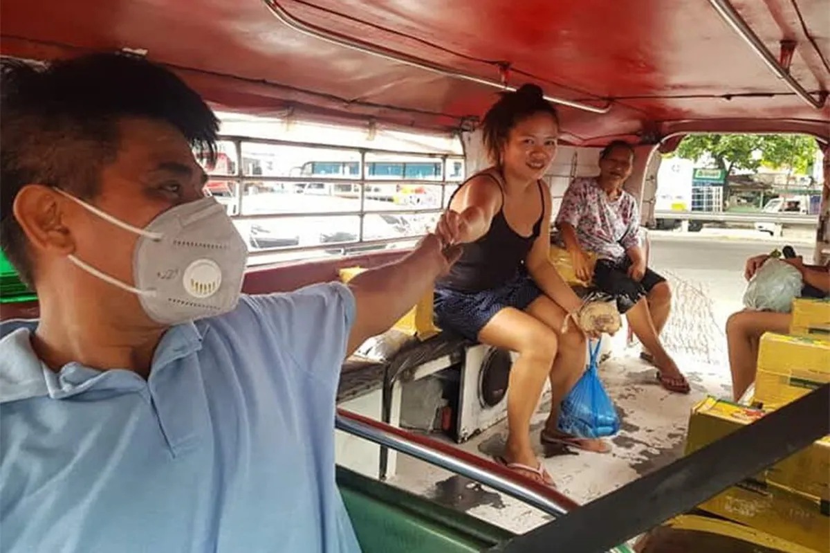 Mga tsuper ng jeep todo-diskarte para mapanatili ang 'social distancing ...