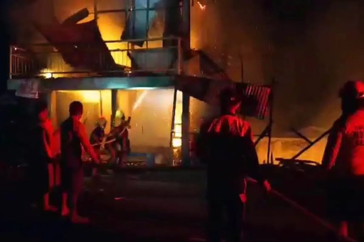 Barangay hall, mga bahay natupok sa Samar | ABS-CBN News