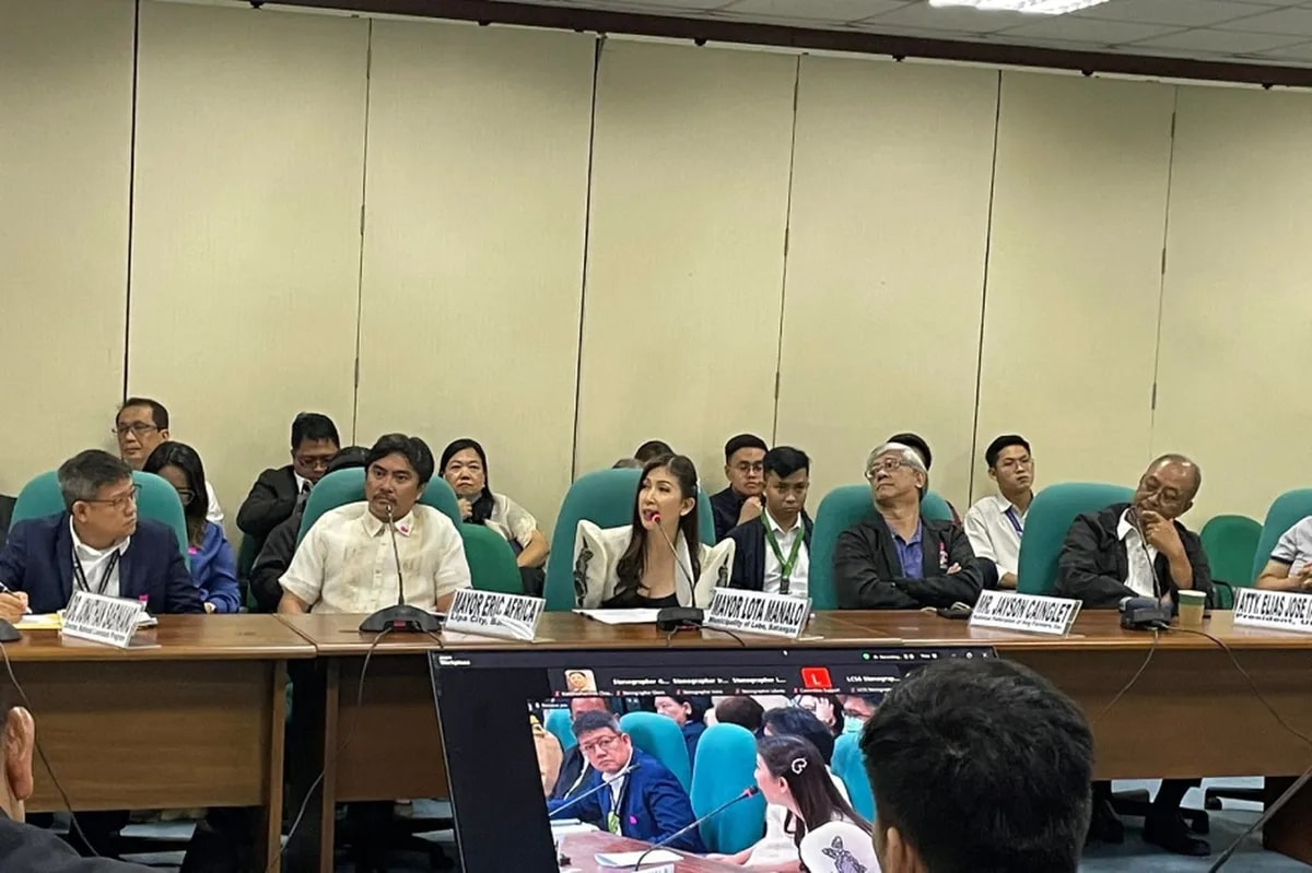 Sinibak na mayor sa Batangas, naghain ng kandidatura | ABS-CBN News