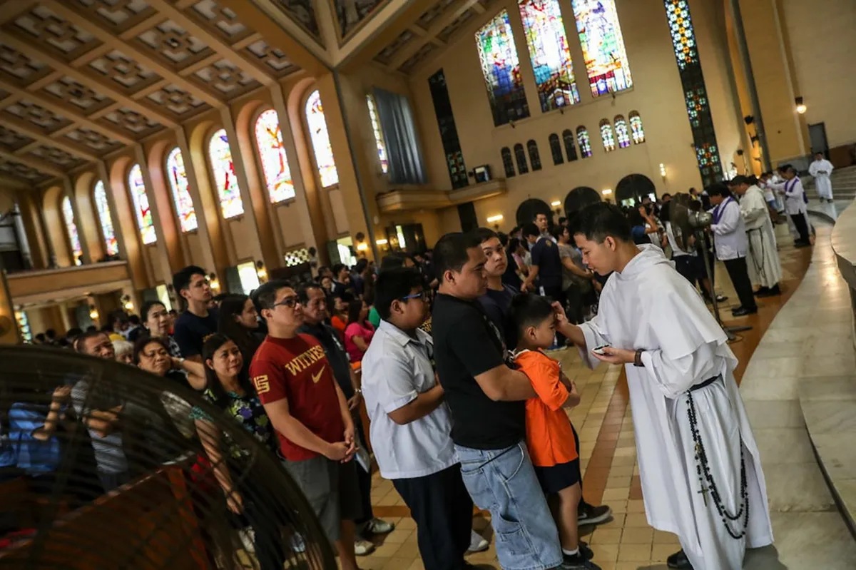 Clergy told to sprinkle dry ashes instead of marking foreheads on Ash ...