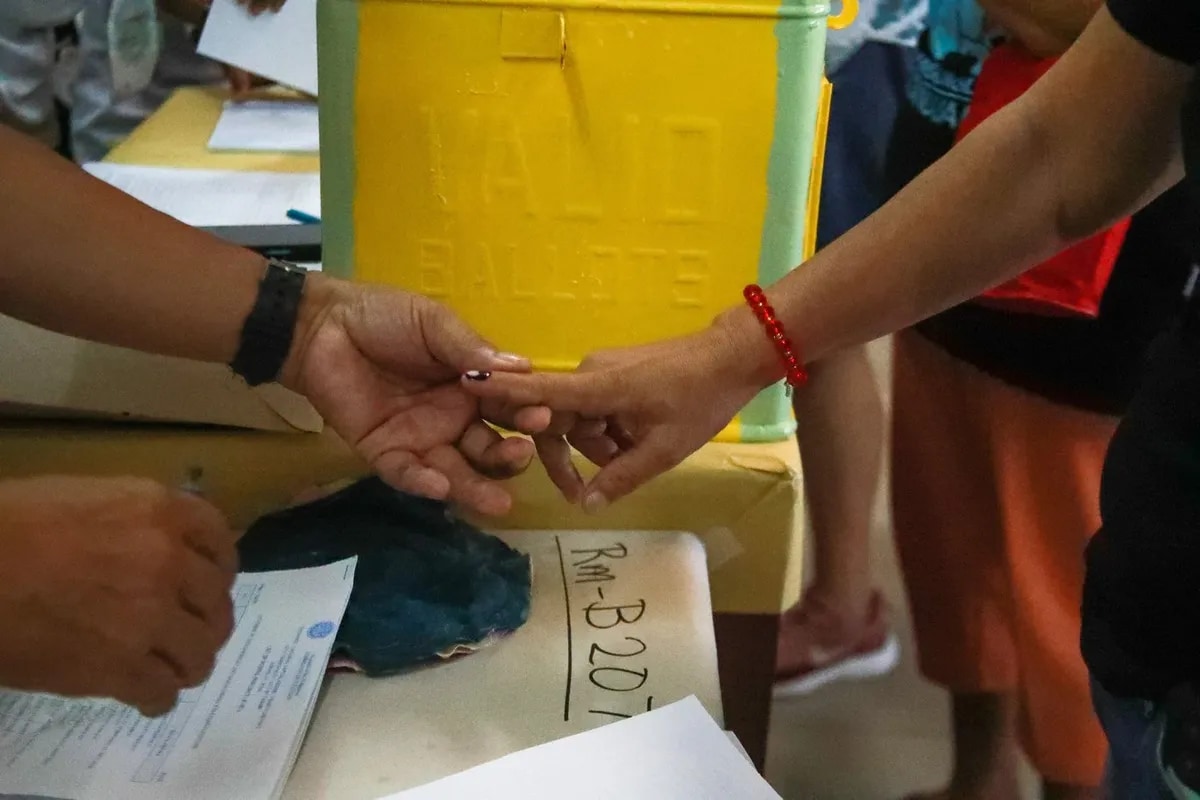 Comelec allows 10 EMBO barangays to vote for representatives | ABS-CBN News Comelec allows 10 EMBO barangays to vote for representatives | ABS-CBN News