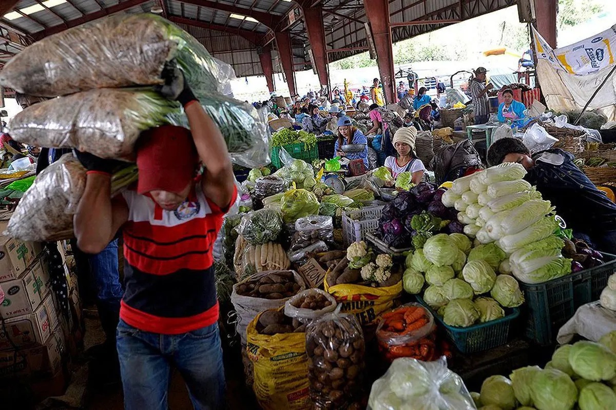 Mga magsasaka problemado sa pagbebenta ng ani sa gitna ng COVID-19 lockdown | ABS-CBN News
