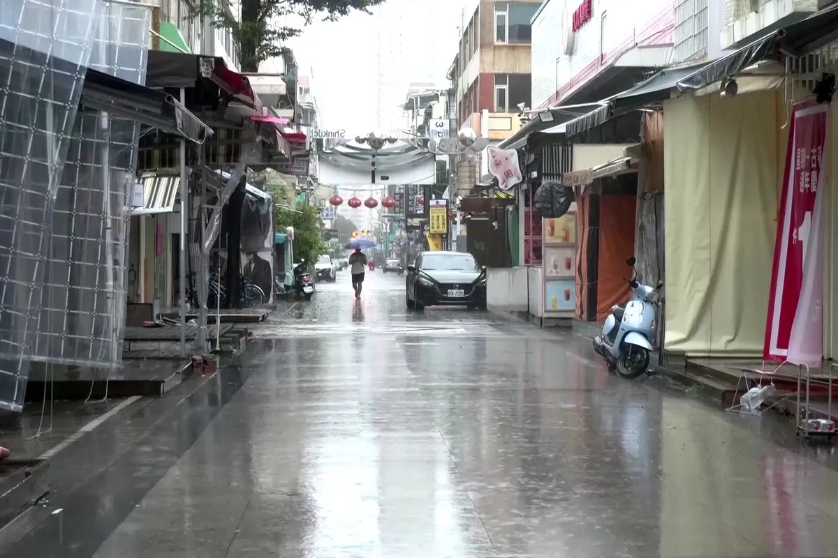 Taiwan shuts down as Typhoon Krathon approaches | ABS-CBN News