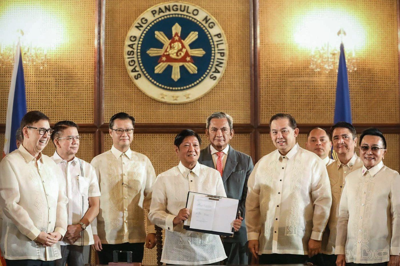 New law imposes VAT on Netflix, other digital services | ABS-CBN News