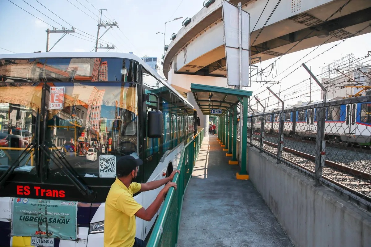 Make EDSA Busway PWD-friendly, advocates urge after woman had to be ...