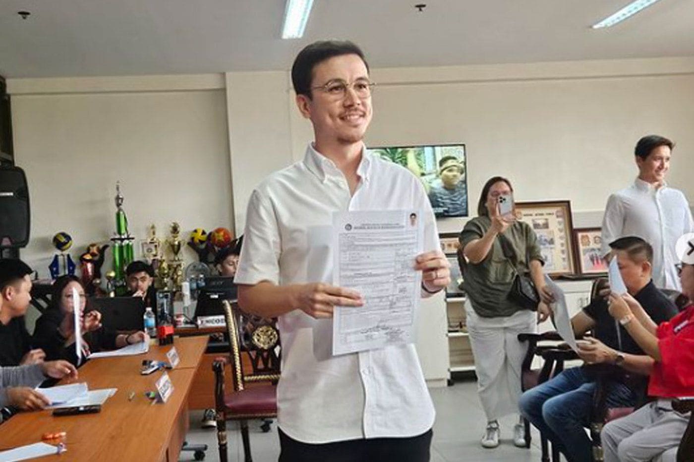 Arjo Atayde files COC for reelection as QC congressman | ABS-CBN ...