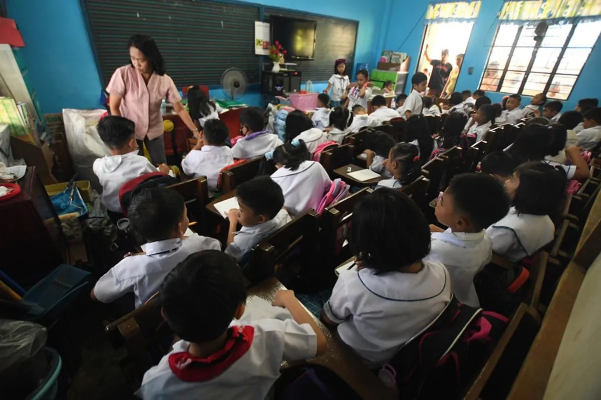 DepEd eyes blending online, classroom learning for next school year ...