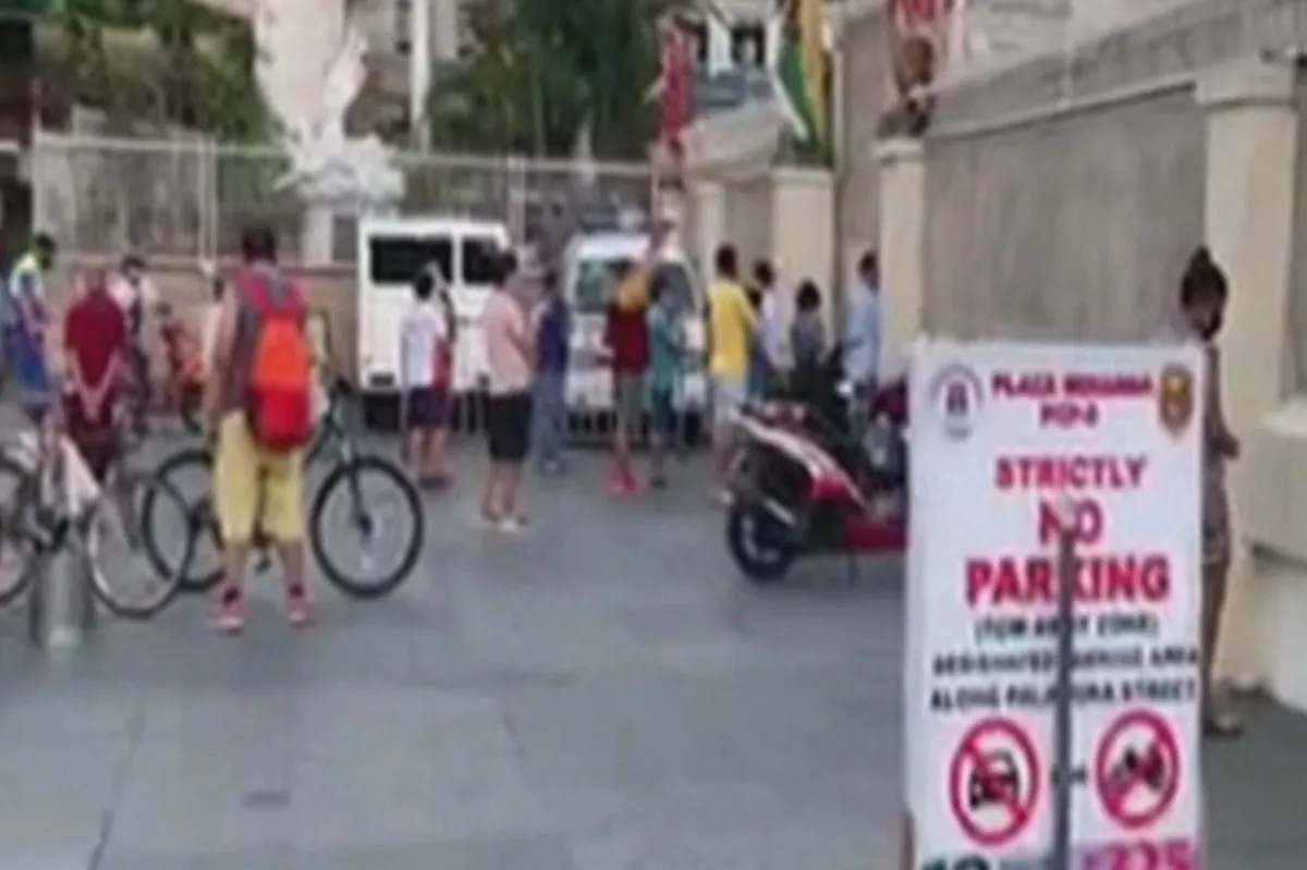 'Debosyon sa panahon ng COVID-19': Quiapo church isinara, mga deboto ... 'Debosyon sa panahon ng COVID-19': Quiapo church isinara, mga deboto ...