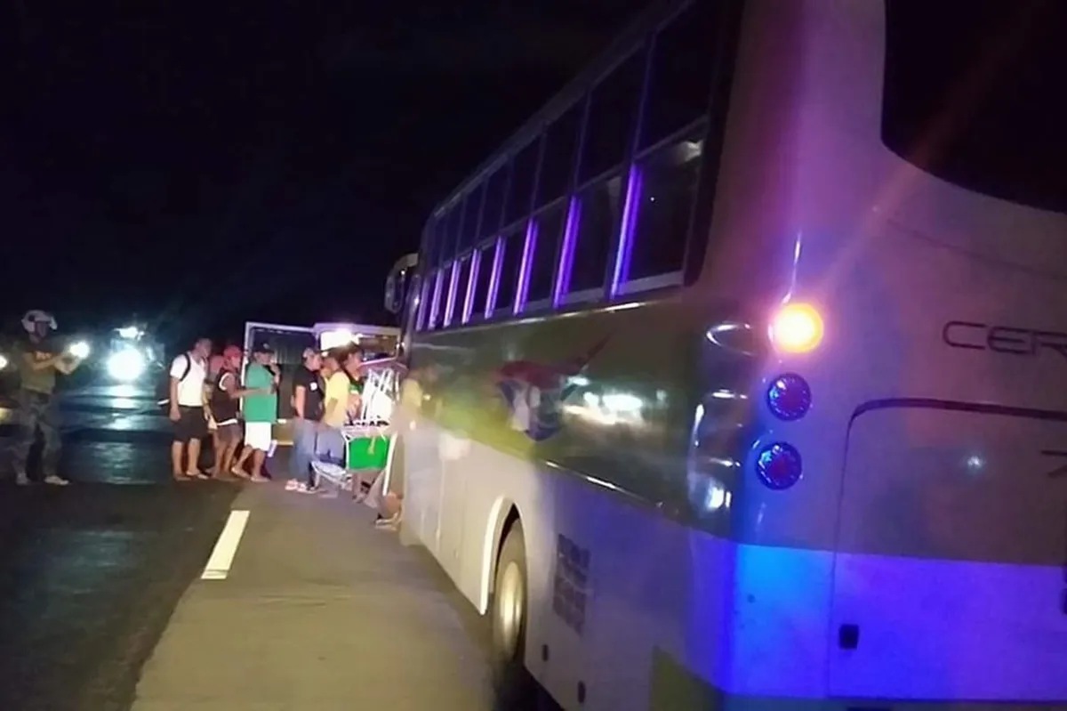 Lalaki patay sa banggaan ng tricycle, bus sa Negros Oriental | ABS-CBN News Lalaki patay sa banggaan ng tricycle, bus sa Negros Oriental | ABS-CBN News
