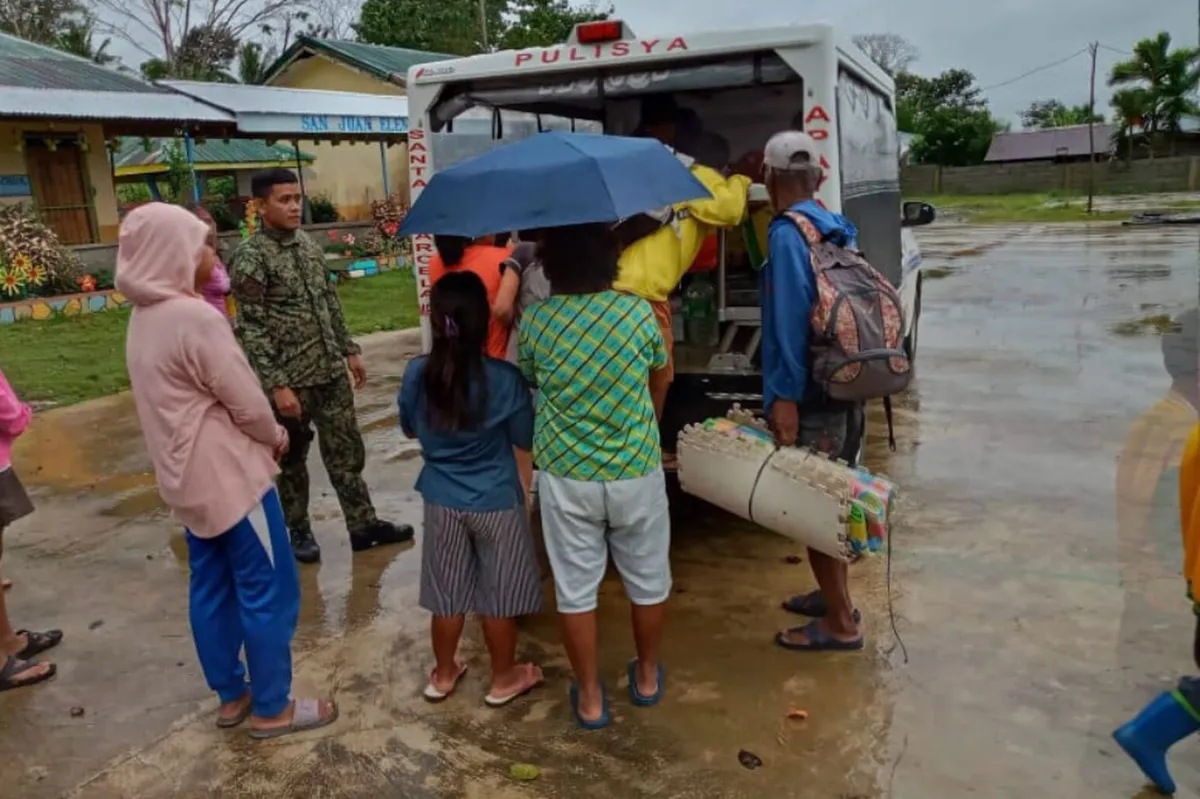 Apayao residents flee homes amid threat of Typhoon Ramon | ABS-CBN News