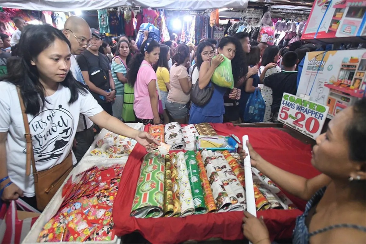 Last minute shopping in Divisoria on Christmas Eve | ABS-CBN News