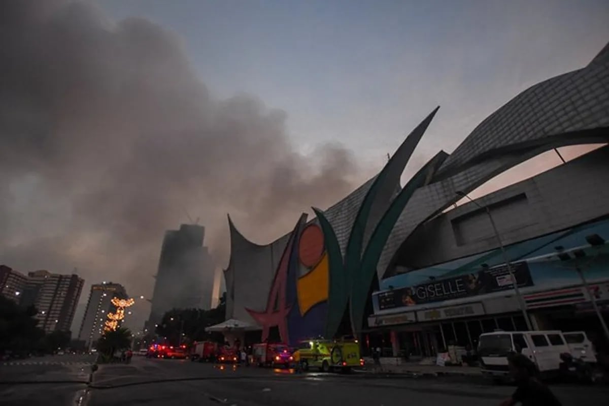 Fire hits Star City in Pasay | ABS-CBN News