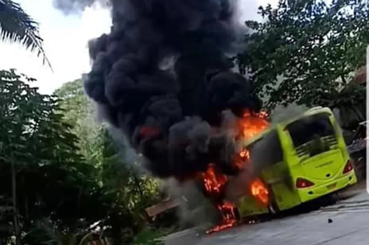 Motorsiklo sumabog ang tangke matapos bumangga sa bus, 2 patay | ABS ...