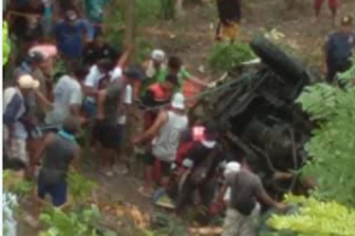 Truck na may sakay na mga pulis, nahulog sa bangin sa Iloilo; 4 patay | ABS-CBN News