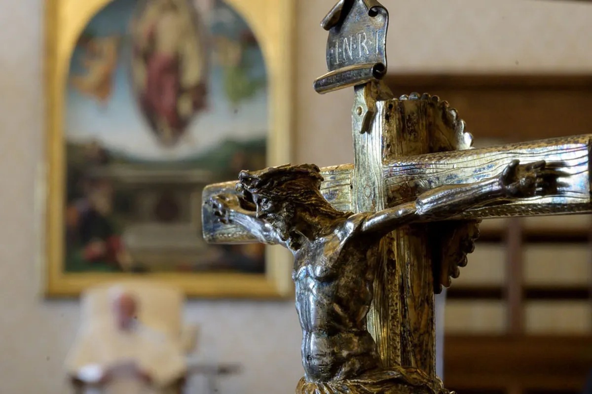Priest offers drive-thru confessions to beat coronavirus | ABS-CBN News
