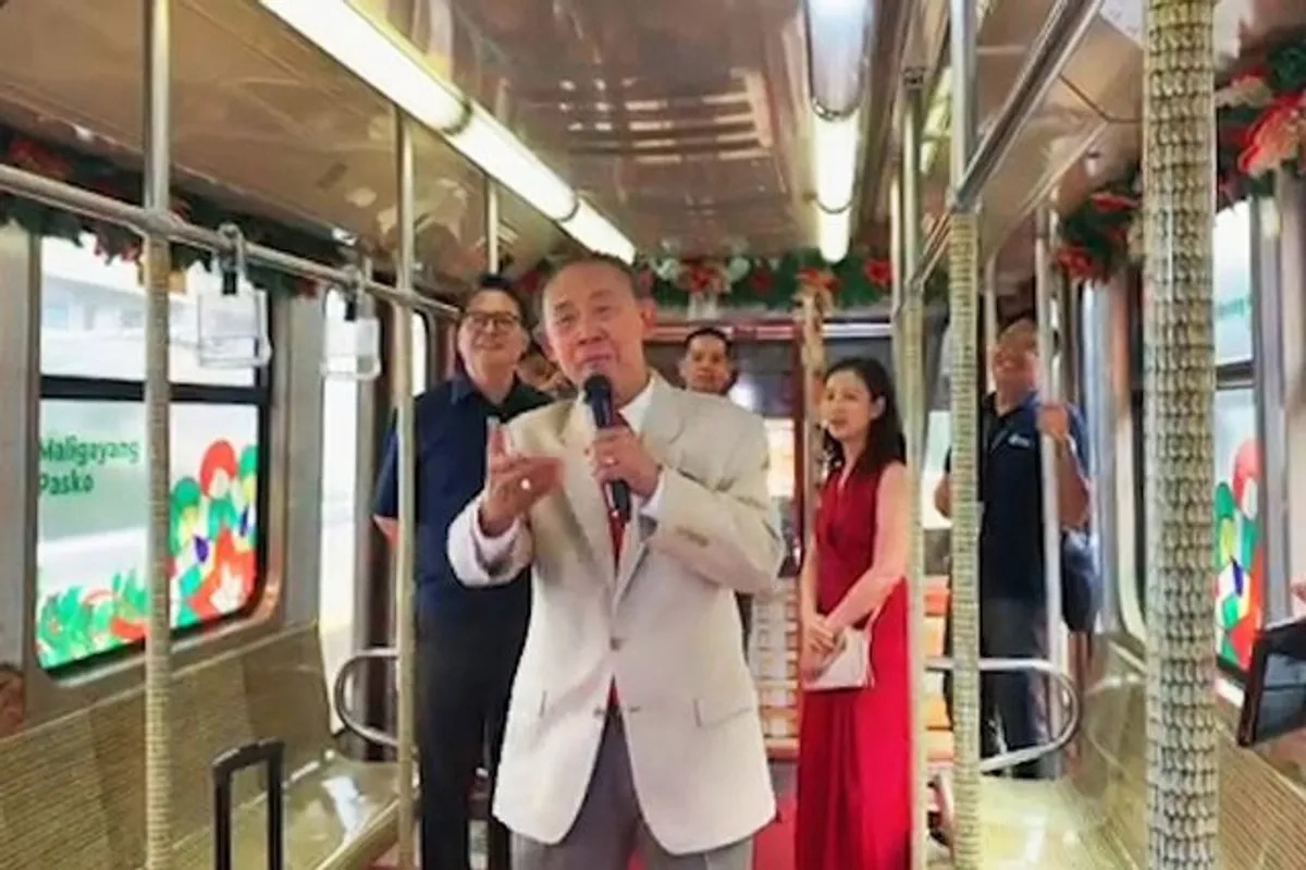 Jose Mari Chan nangaroling sa LRT-1 Christmas train | ABS-CBN Lifestyle
