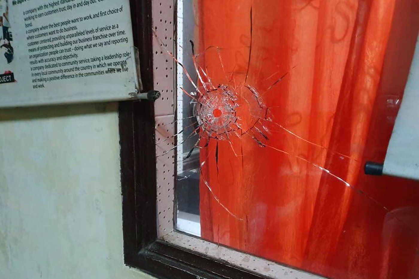 Istasyon ng radyo sa GenSan, pinaulanan ng bala | ABS-CBN News Istasyon ng radyo sa GenSan, pinaulanan ng bala | ABS-CBN News