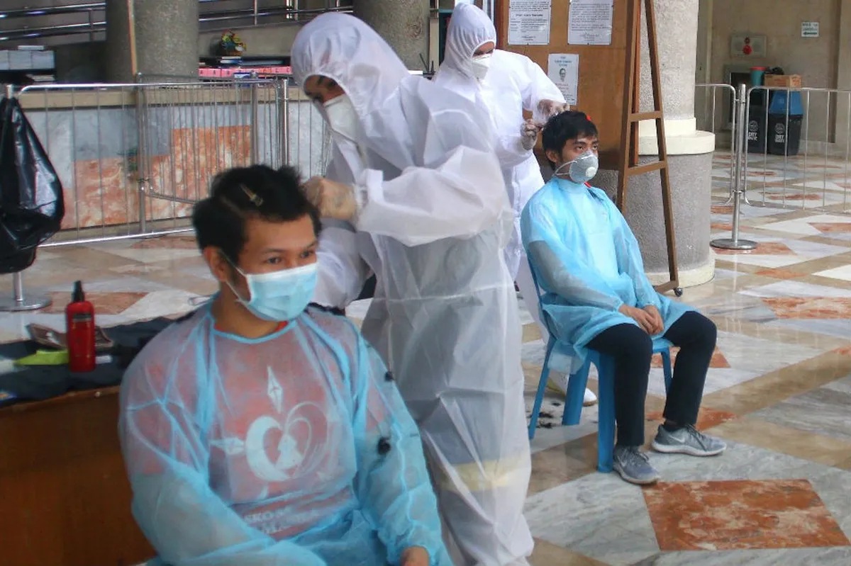 Free haircuts save hospital frontliners' looks, barbers' livelihood ...