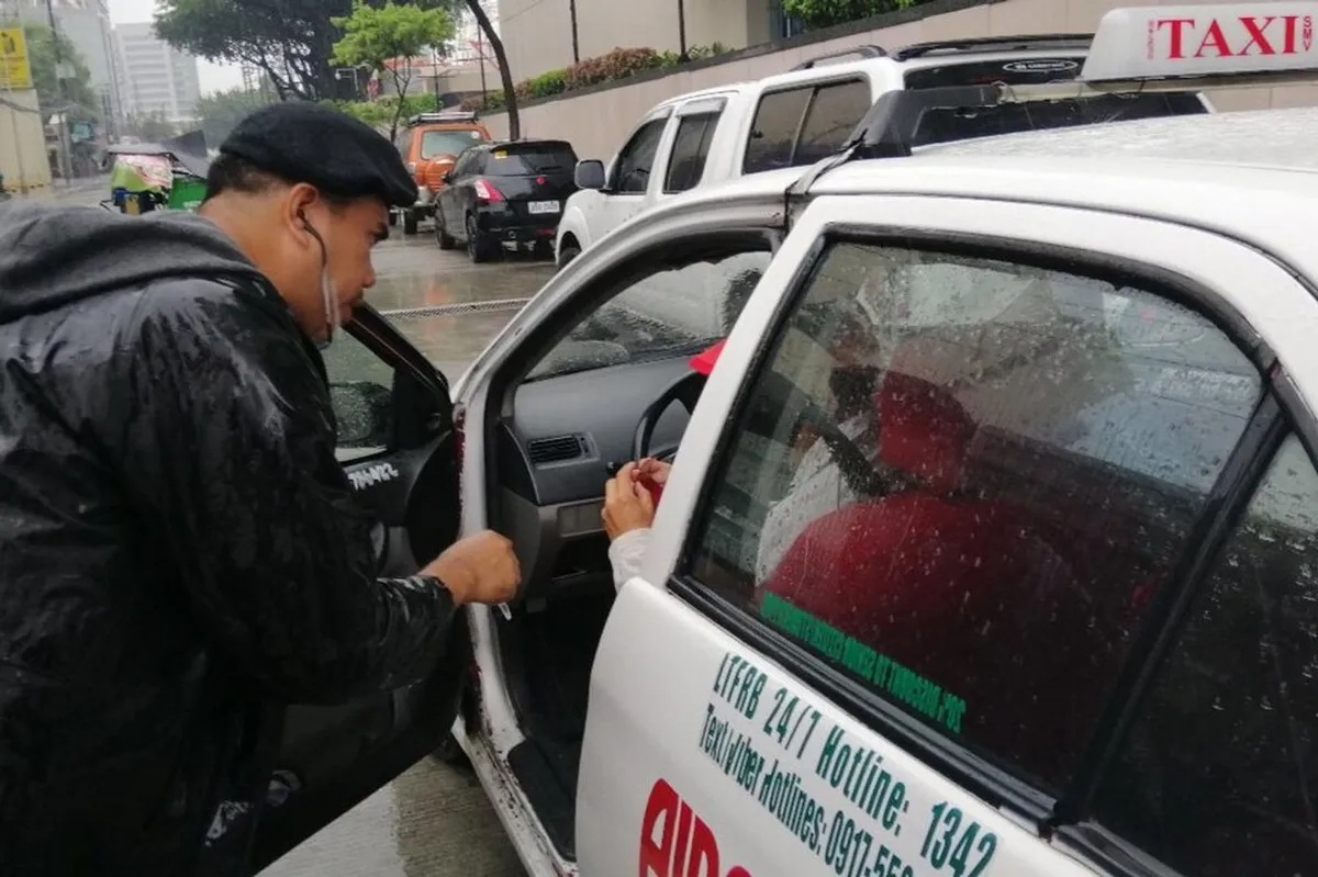 MMDA clearing ops sa 3 lungsod nagpatuloy kahit umuulan | ABS-CBN News MMDA clearing ops sa 3 lungsod nagpatuloy kahit umuulan | ABS-CBN News