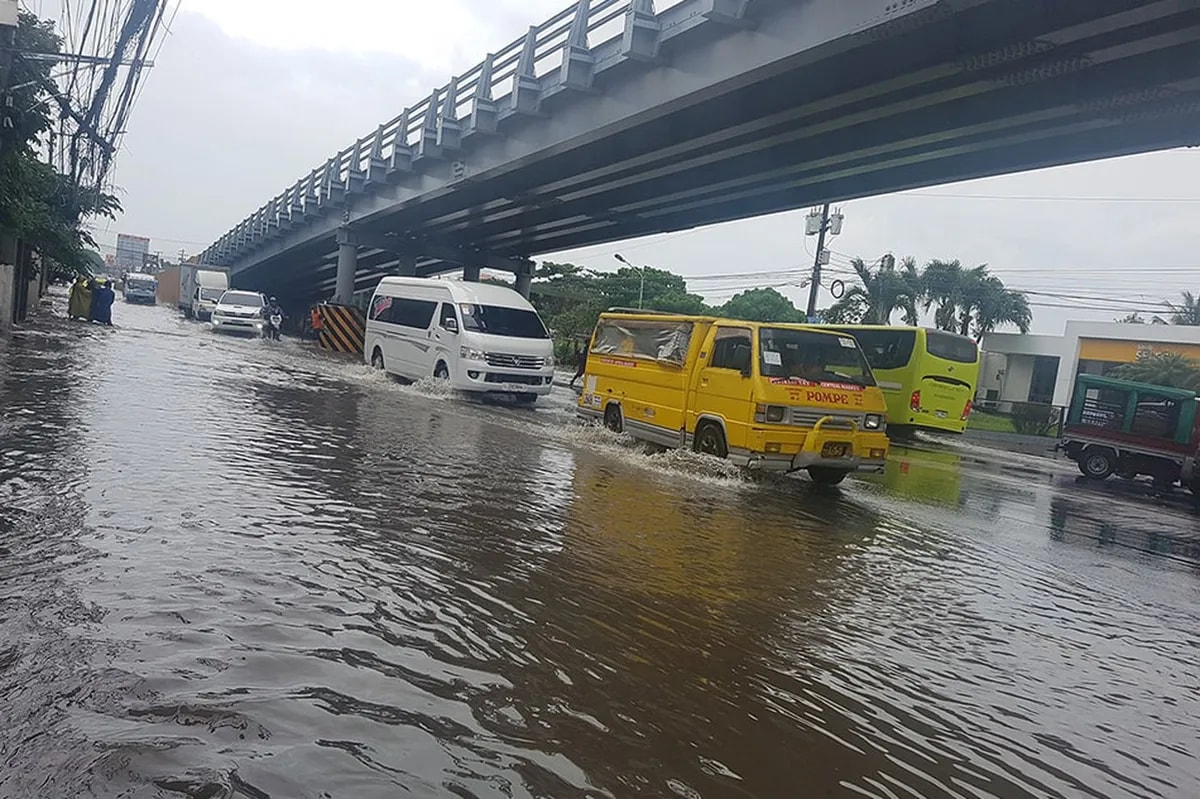 Ilang lugar sa Bacolod binaha | ABS-CBN News Ilang lugar sa Bacolod binaha | ABS-CBN News