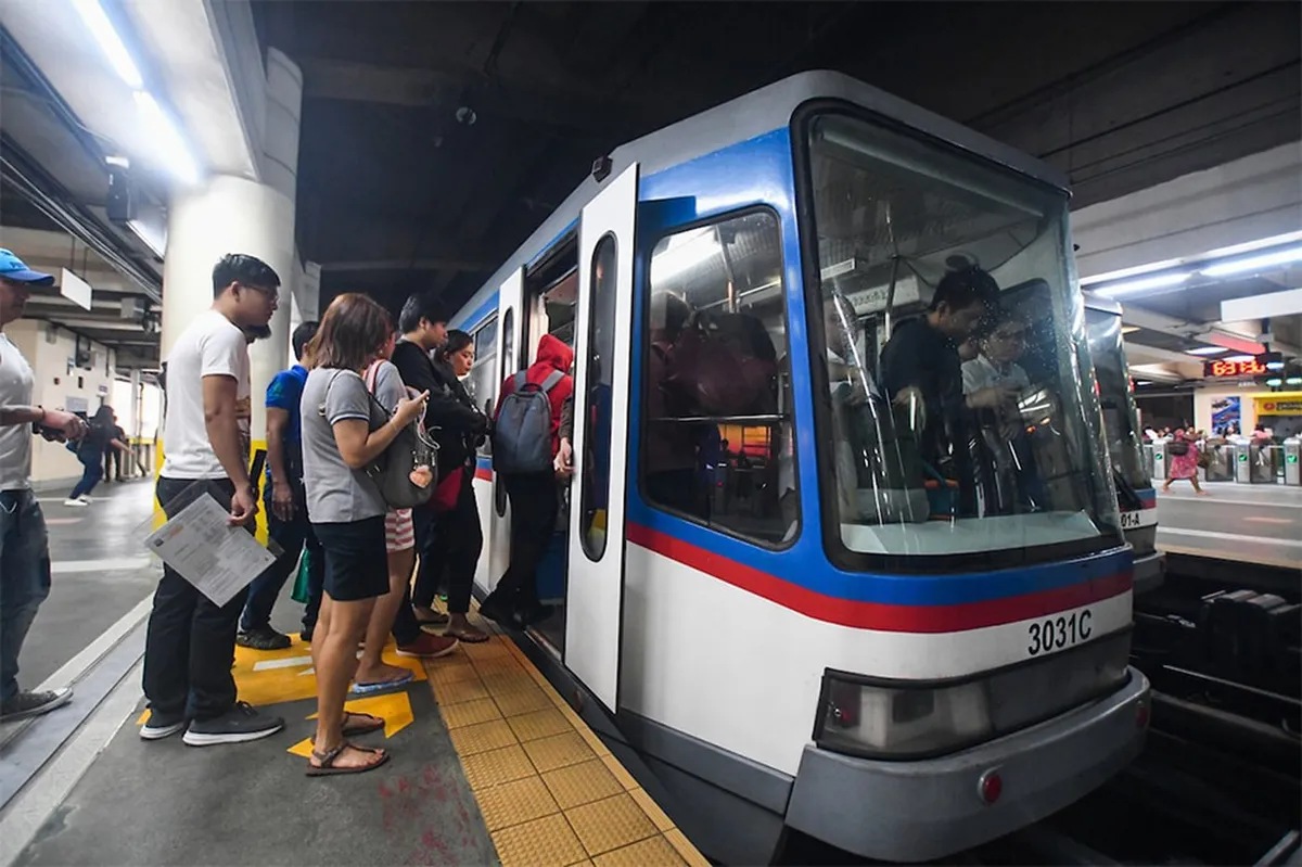 'Linggo-linggo na lang': DOTr told to explain MRT glitches | ABS-CBN News