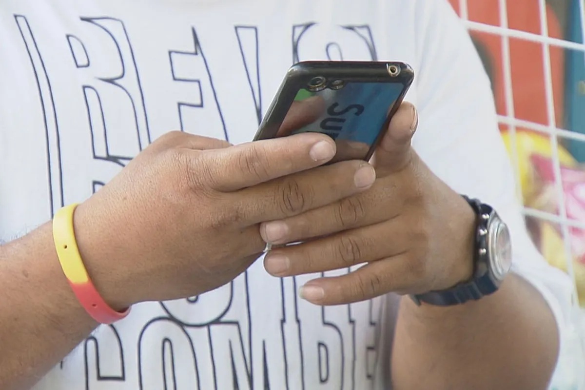 'Laging busy': 8888 complaint hotline inulan ng reklamo | ABS-CBN News