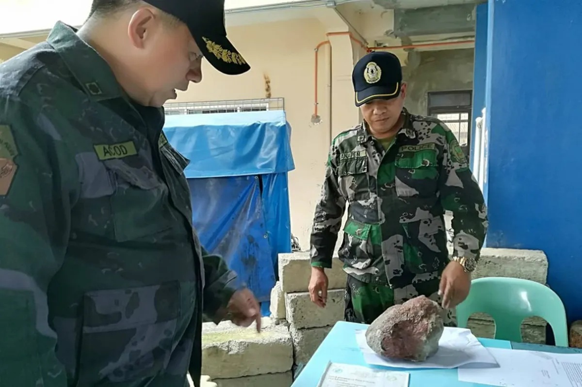 Lalaki, patay nang mahulugan ng bato sa Marcos Highway | ABS-CBN News Lalaki, patay nang mahulugan ng bato sa Marcos Highway | ABS-CBN News