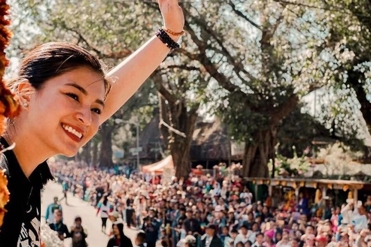 ‘Paasa’? How Angel Locsin addressed complaining fan over failed selfie ...