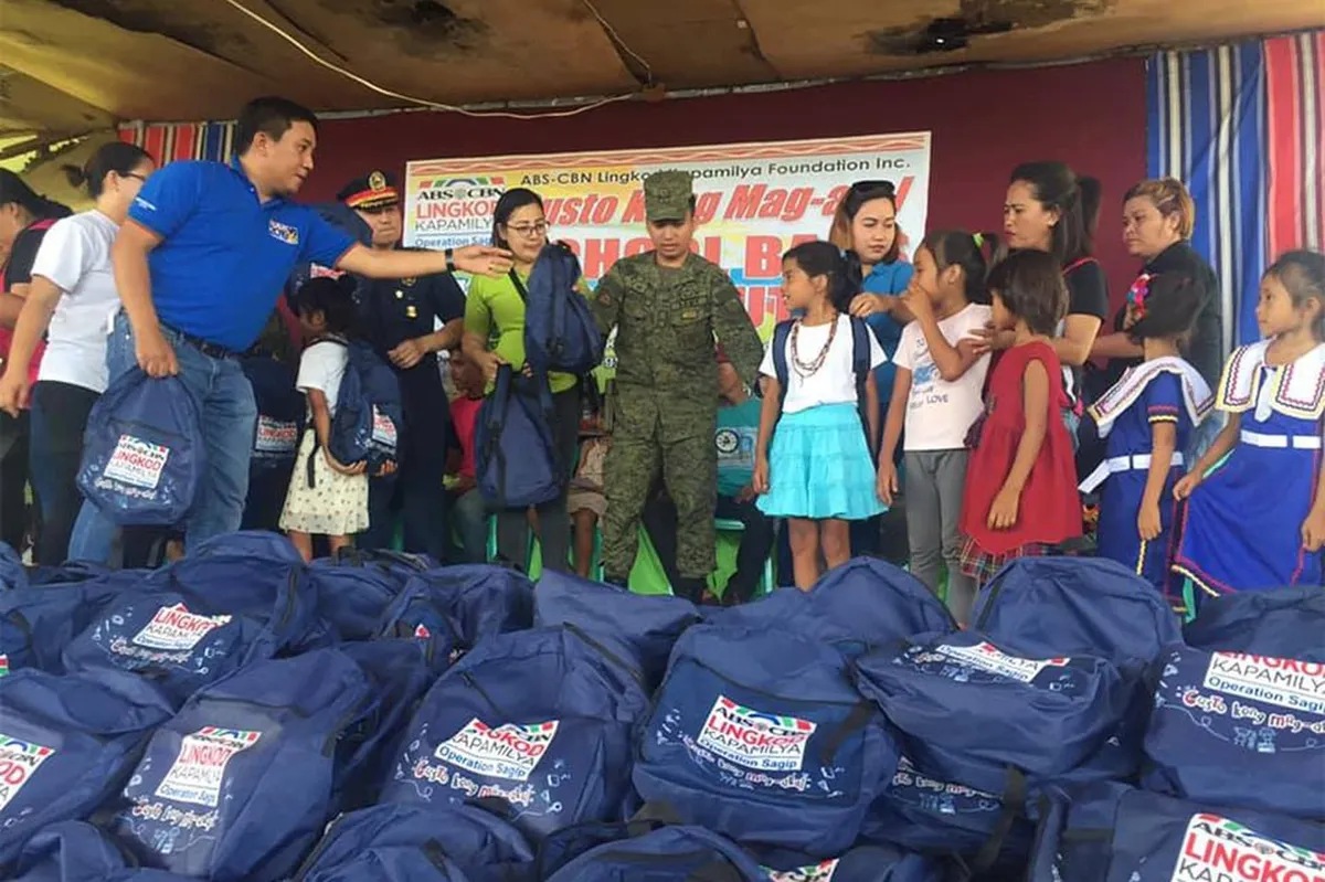 Mahigit 500 bata sa Gingoog City, nakatanggap ng mga bagong bag | ABS ... Mahigit 500 bata sa Gingoog City, nakatanggap ng mga bagong bag | ABS ...