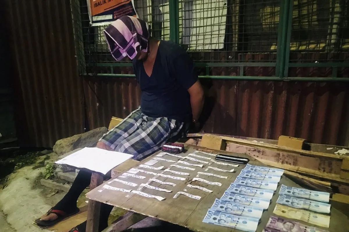Truck driver, huli sa 'pagtutulak' ng droga sa QC | ABS-CBN News