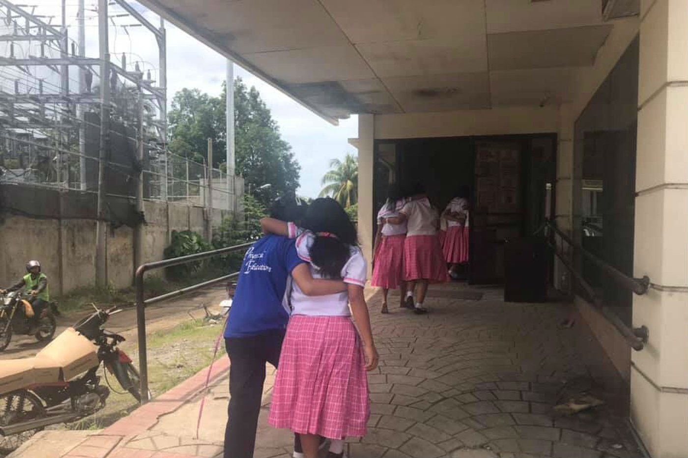 Mga estudyanteng nahilo, nahimatay dahil sa lindol, umabot na sa 175 | ABS-CBN News