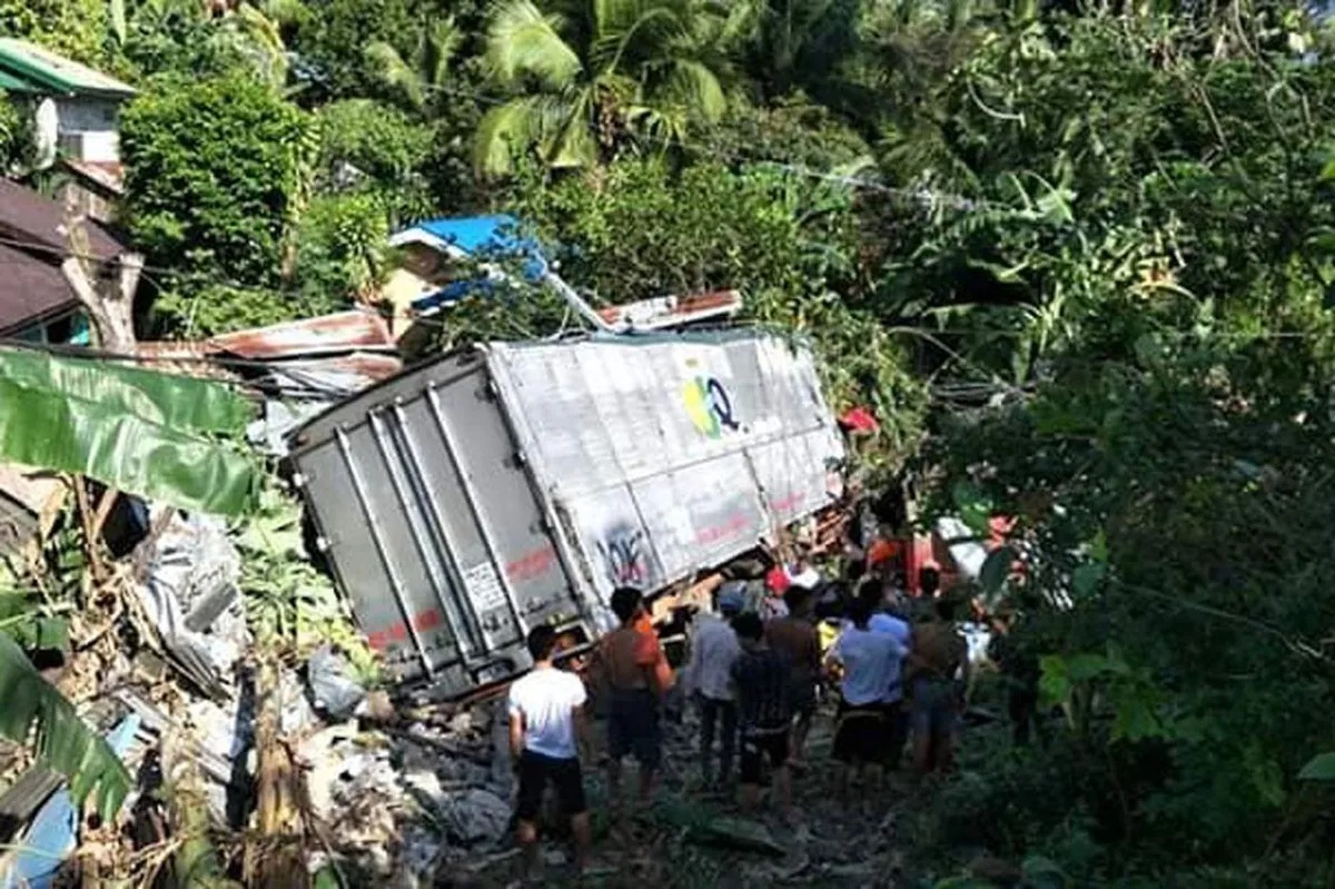 4 na bahay inararo ng trak sa Samar, 1 patay | ABS-CBN News